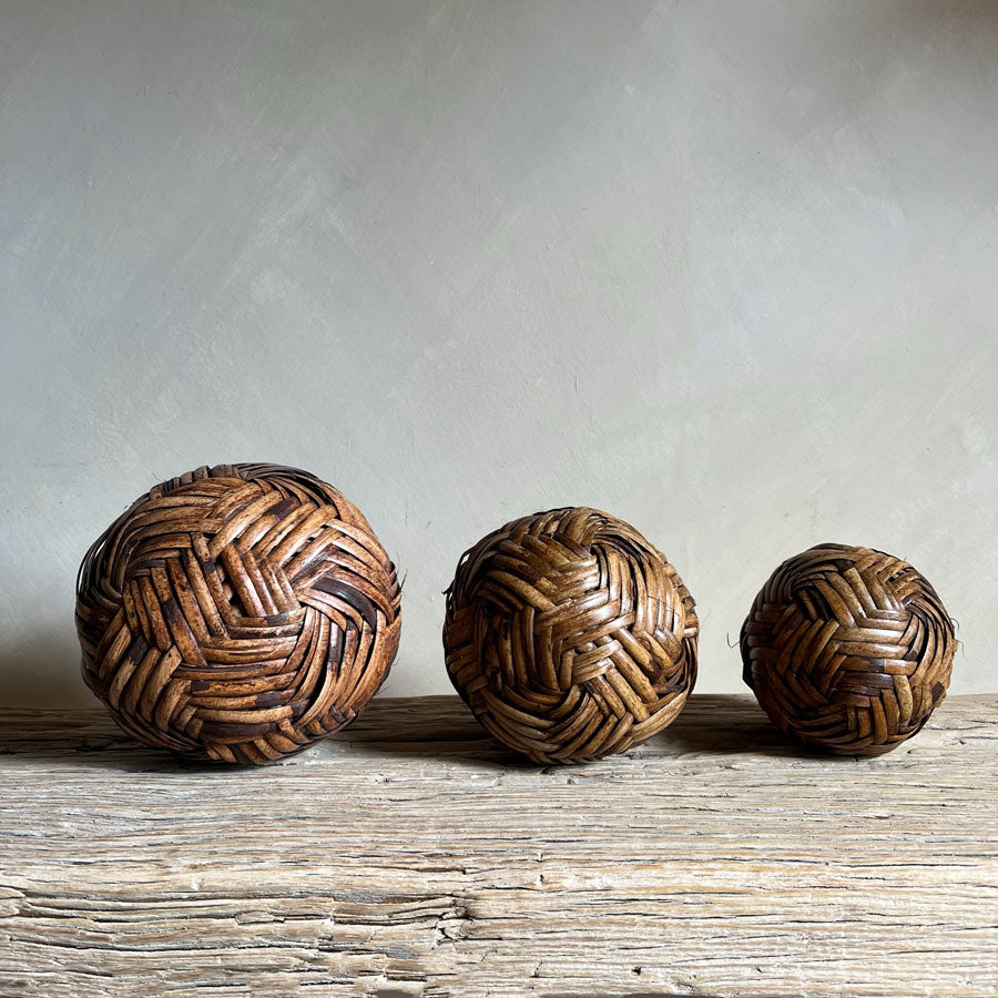 Woven willow sphere large – Home Barn