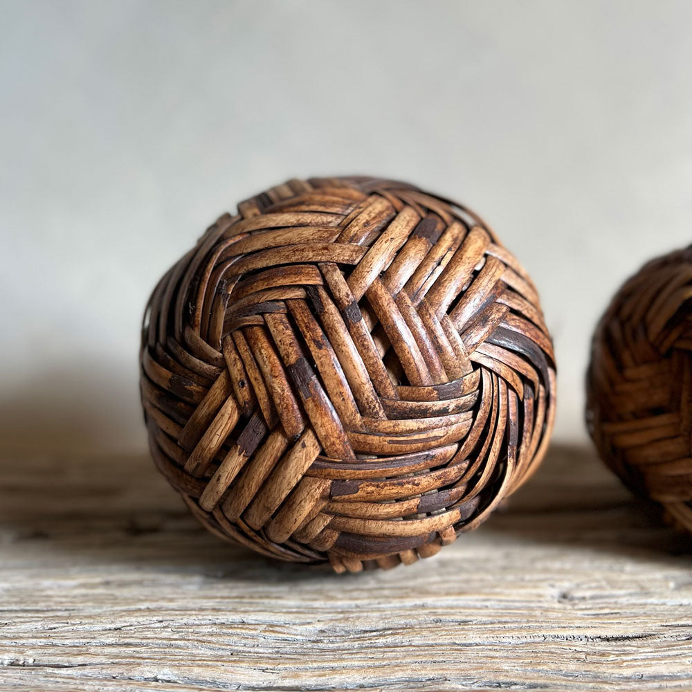 Woven willow sphere large – Home Barn